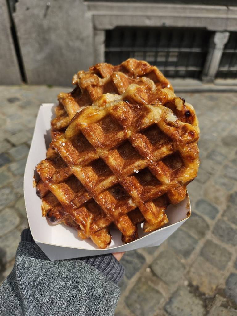 Waffel Liege: Kisah Asal Mula dan Kelezatannya – catatankaki